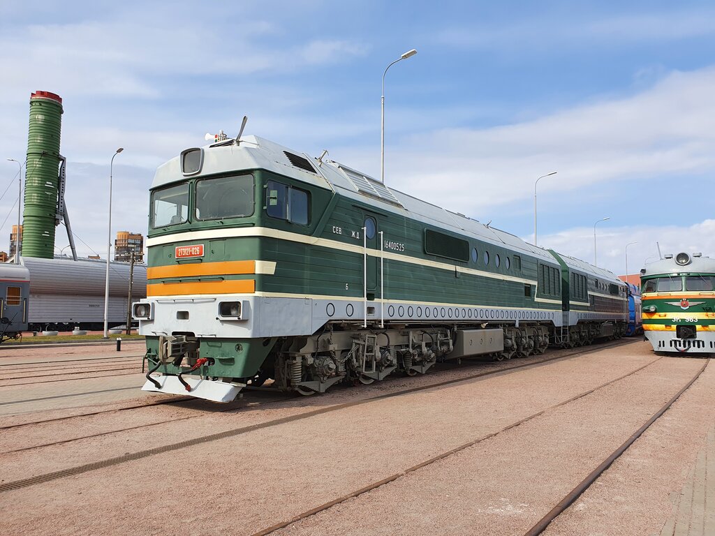 Teknoloji anıtı Грузовой тепловоз 2ТЭ121-026, Saint‑Petersburg, foto