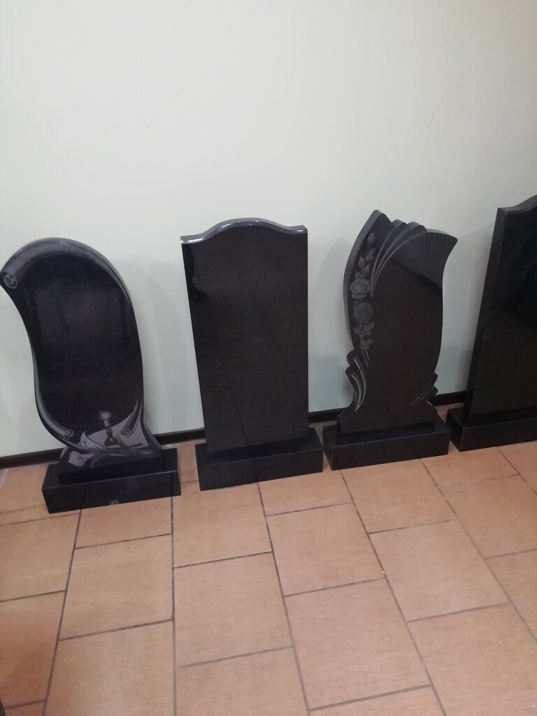 Heykel ve mezarlık taşı üreticileri Мир Камня, Omutninsk, foto