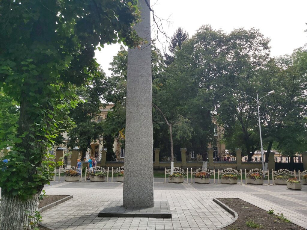 Anıt, heykel Обелиск героев-пятигорчан, Pyatigorsk, foto