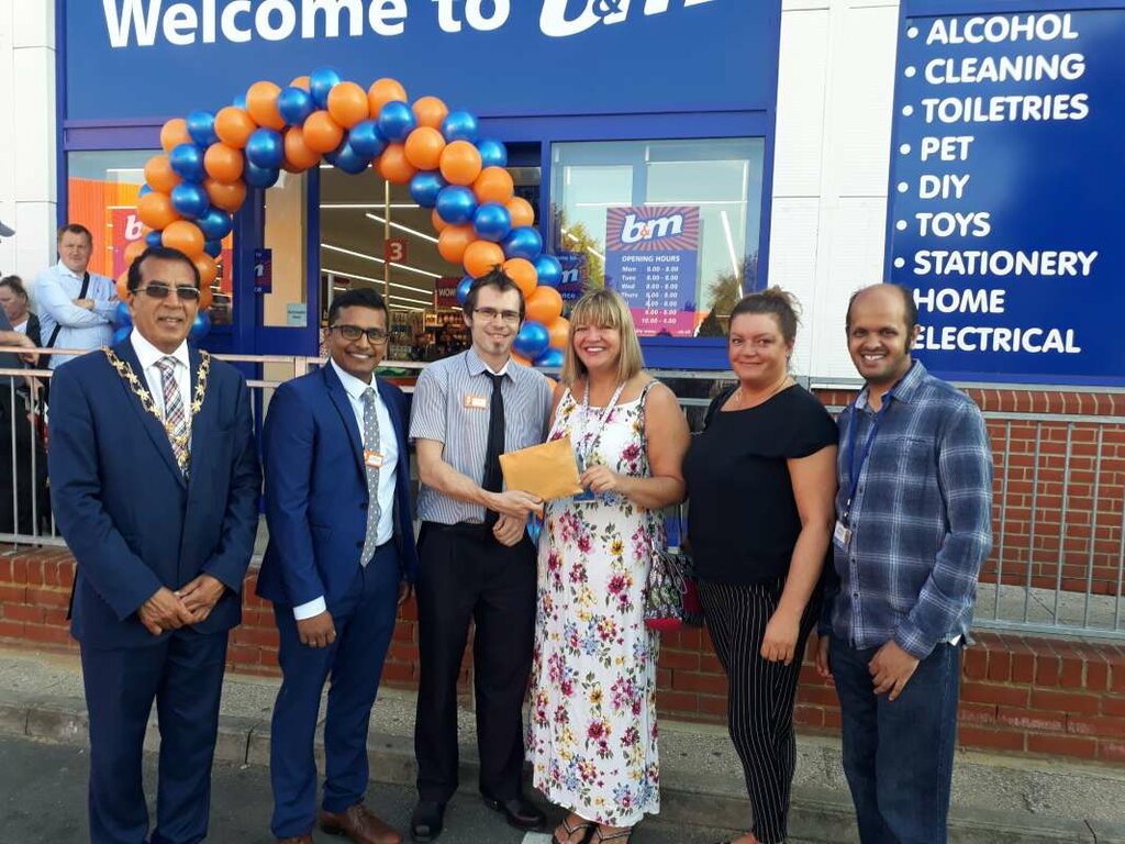 i̇ndirim ve fırsat sistemleri B&m Store, Londra, foto