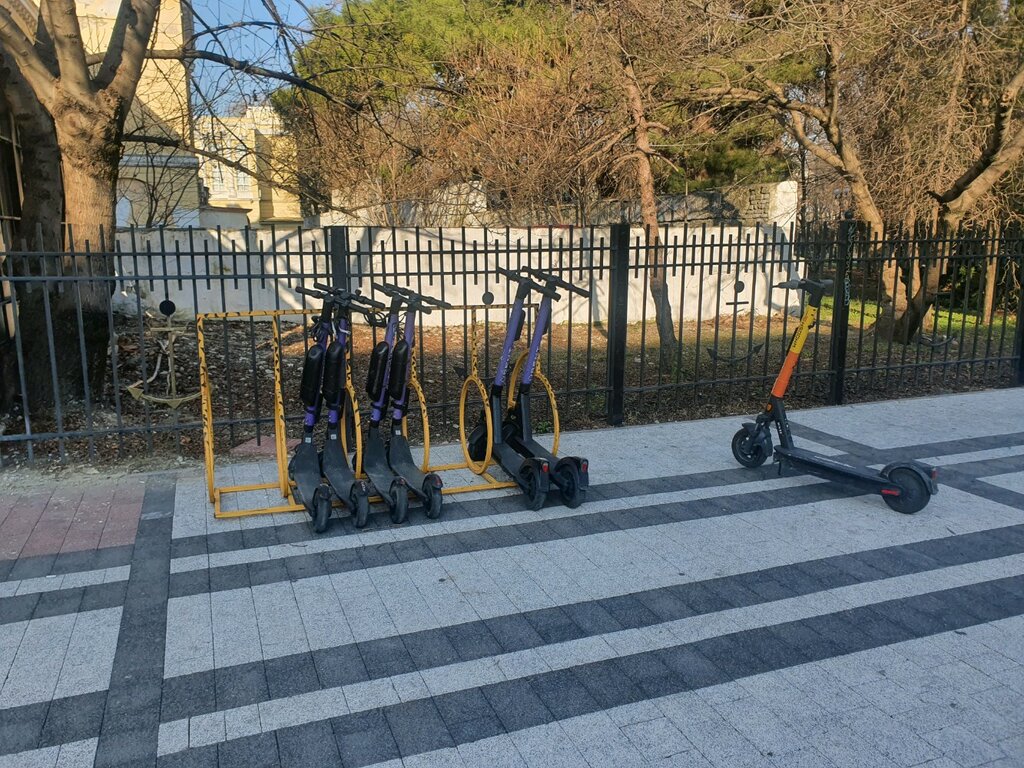 Scooter kiralama Парковка для самокатов, Novorossiysk, foto