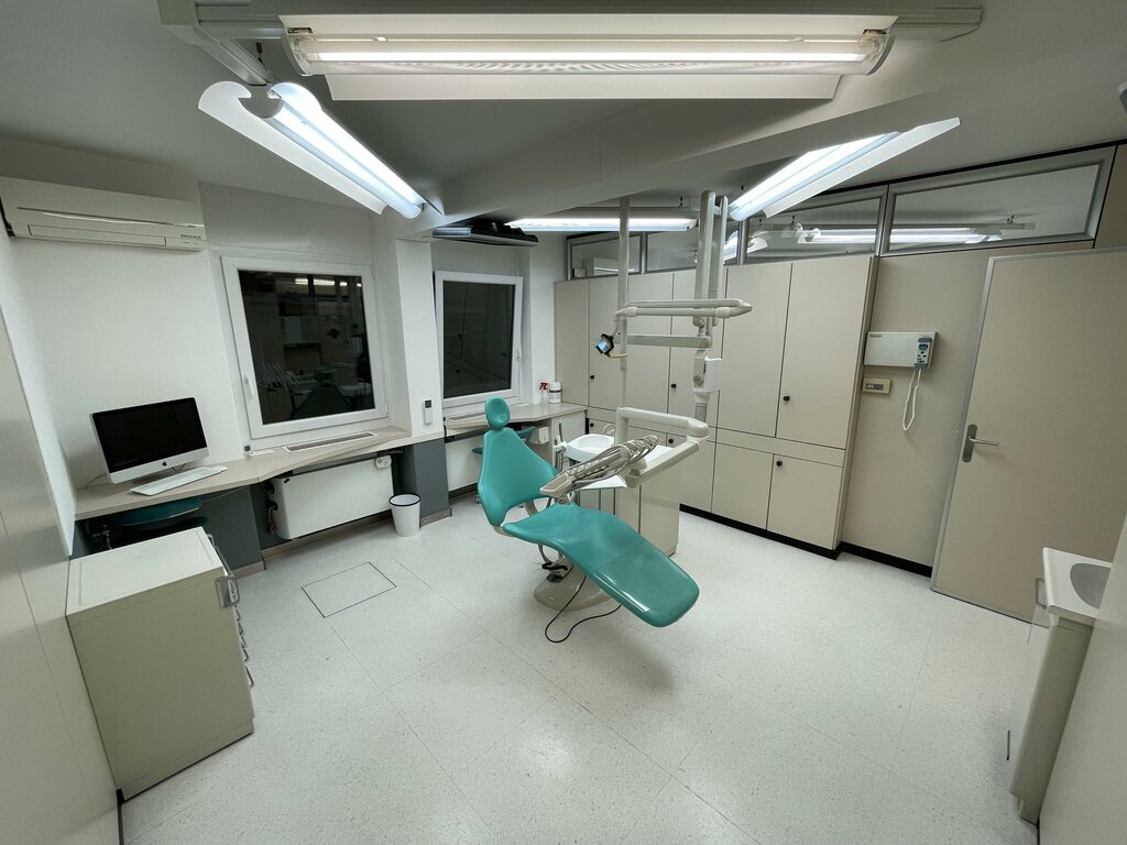 Özel ağız ve diş sağlığı klinikleri ve muayenehaneleri Dr. med. dent. Lauper Reto, Ticino, foto
