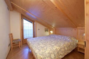 Chalet La Nuvola (Lombardy, Sondrio, Livigno, Via Domenion), otel  Livinio'dan