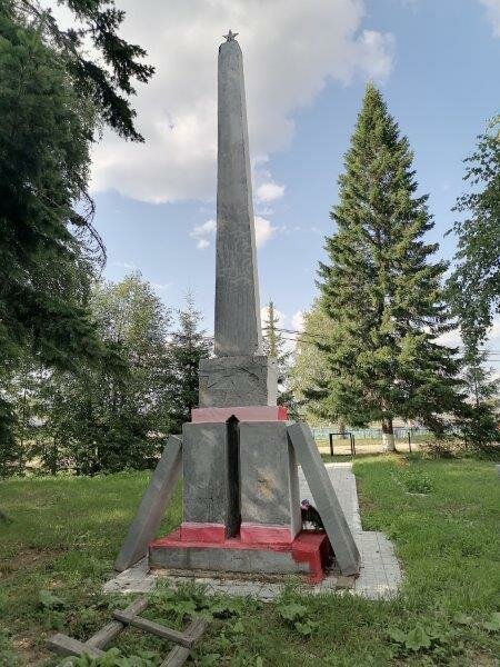 Anıt, heykel Воинам, павшим в годы Великой Отечественной войны, Tümen (Tiumenskaya) oblastı, foto