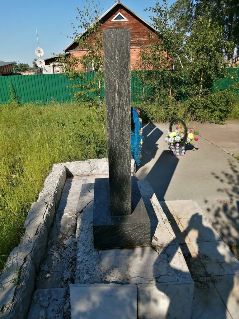 Anıt, heykel Обелиск воинам, павшим в Великой Отечественной войне, Hantı‑Mansi Özerk Okrugu, foto