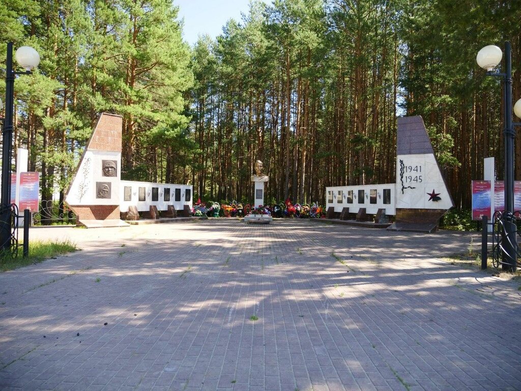 Anıt, heykel Воинам, павшим в Великой Отечественной войне, Hantı‑Mansi Özerk Okrugu, foto