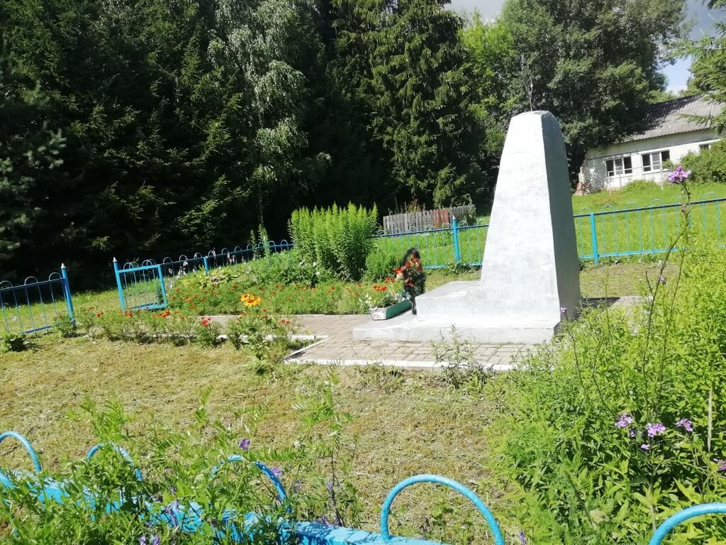 Anıt levhası, anıt taş Обелиск павшим воинам Великой Отечественной войне, Kalujskaya oblastı, foto