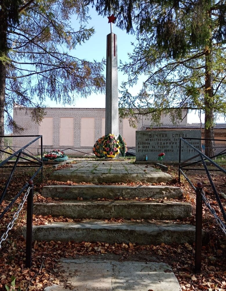 Anıt, heykel Воинам, павшим в Великой Отечественной войне, Pskovskaya oblastı, foto