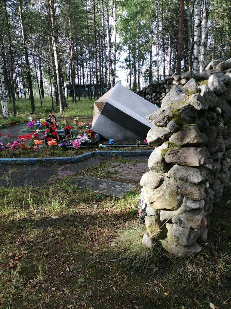 Anıt, heykel Братская могила советских воинов, Karelya, foto