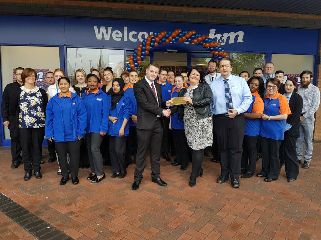 i̇ndirim ve fırsat sistemleri B&m Store, İngiltere, foto