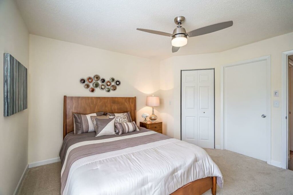 Emlak ofisi Iona Lakes Apartments, Fort Myers, foto