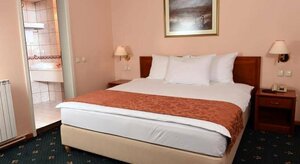 Hotel Glam (улица Владимир Полежановски No:14, Skopje), otel  Skopje'den