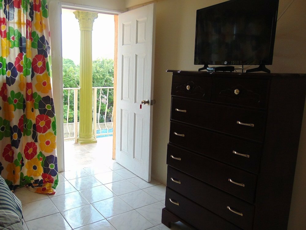 Otel Tropical Manor Inn, Kingston, foto