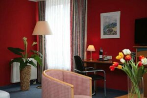 Hotel Tanne (Lindenstraße No:38, Ilmenau), otel  Ilmenau'dan