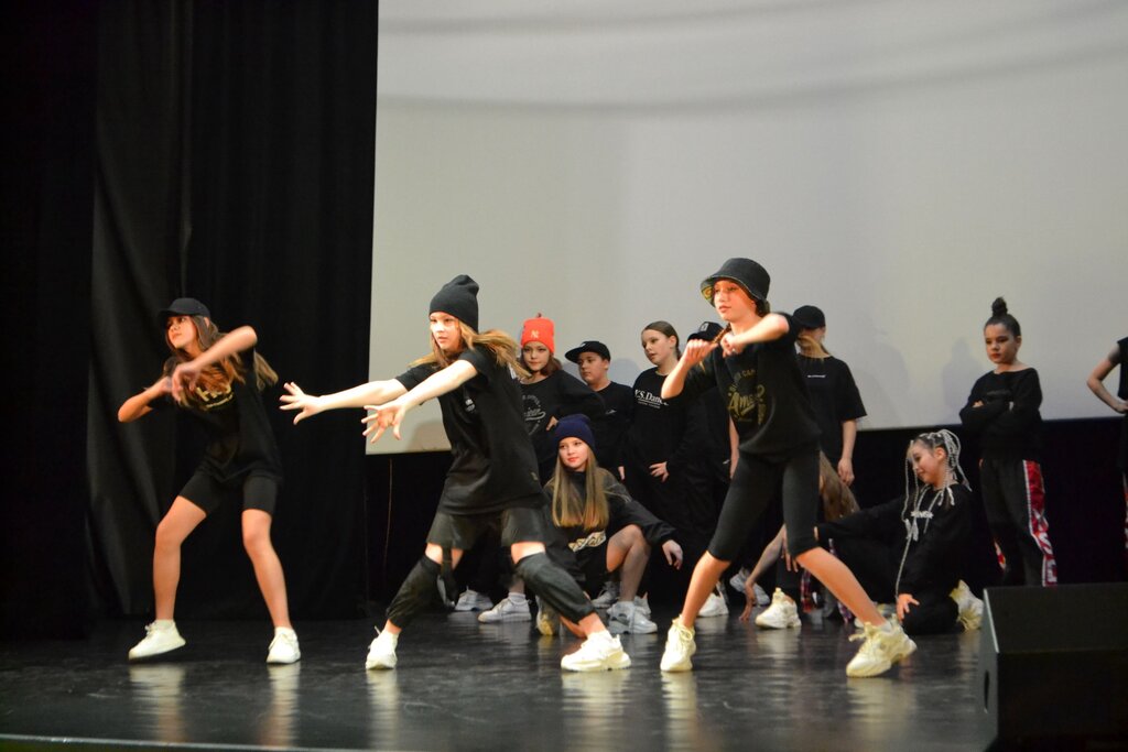 Dans okulları Y. S. Dance, Galiç, foto