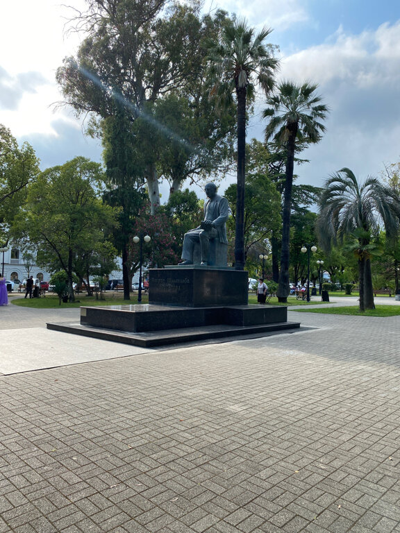 Park, sokak heykeli Могила народного поэта Абхазии Б.В. Шинкуба, Suhum, foto