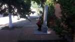Памятный знак учащимся и учителям, погибшим в годы Великой Отечественной войны (Lineynaya ulitsa No:15), anıt, heykel  Kropotkin'den