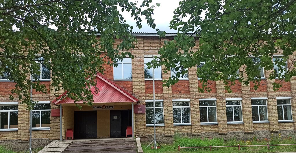 Ortaokul Izhemskaya srednyaya obshcheobrazovatelnaya shkola Mbou, Komi, foto