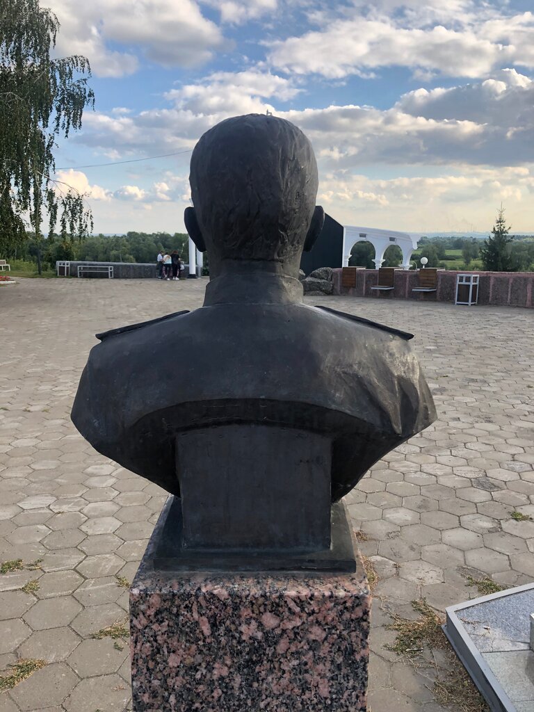 Anıt, heykel Бюст Героя Советского Союза Гаврилова Акима Андреевича, Alabuğa, foto