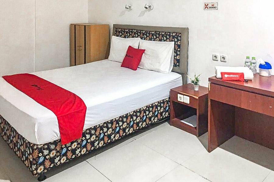 Otel RedDoorz near Bukit Darmo Golf, Surabaya, foto