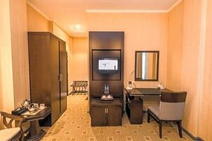 Sein Sein Hotel (No. 446, 81st Street, Between 32nd & 33rd Street,,Mandalay, Myanmar.,), otel  Mandalai'den