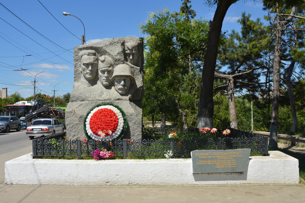 Anıt, heykel Воинам-освободителям Симферополя, Simferopol (Akmescit), foto