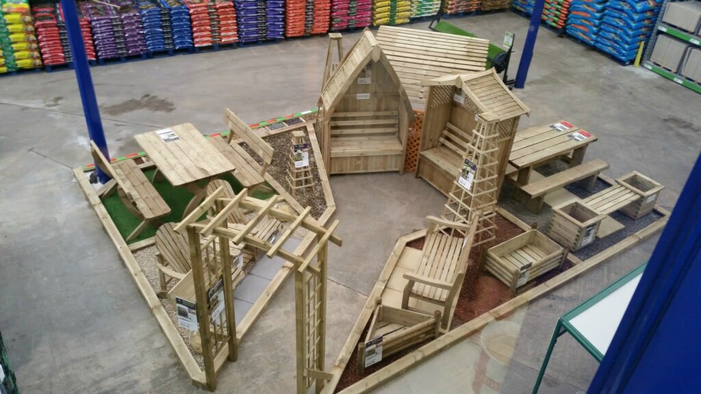 Şans oyunları B&m Home Store with Garden Centre, İngiltere, foto
