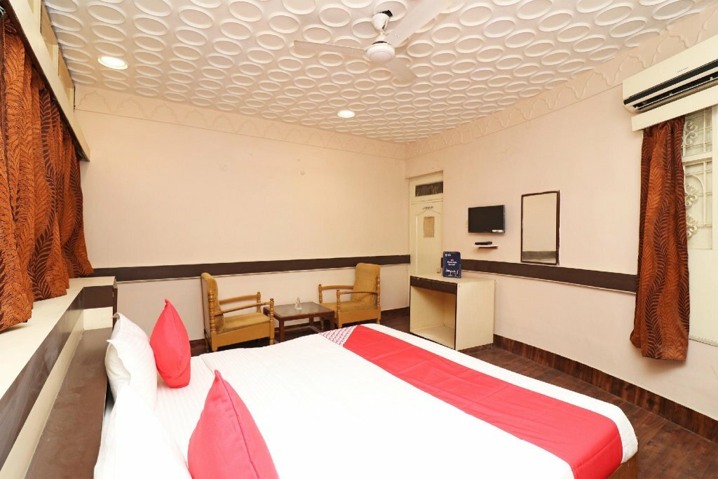 Otel Oyo 13657 Hotel Radhika, Rajpur, foto