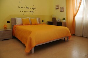 Color House Malpensa B&b (Via Ugo Foscolo No:40, Oggiona Con Santo Stefano, Cassano Magnago), otel  Cassano Magnago'dan