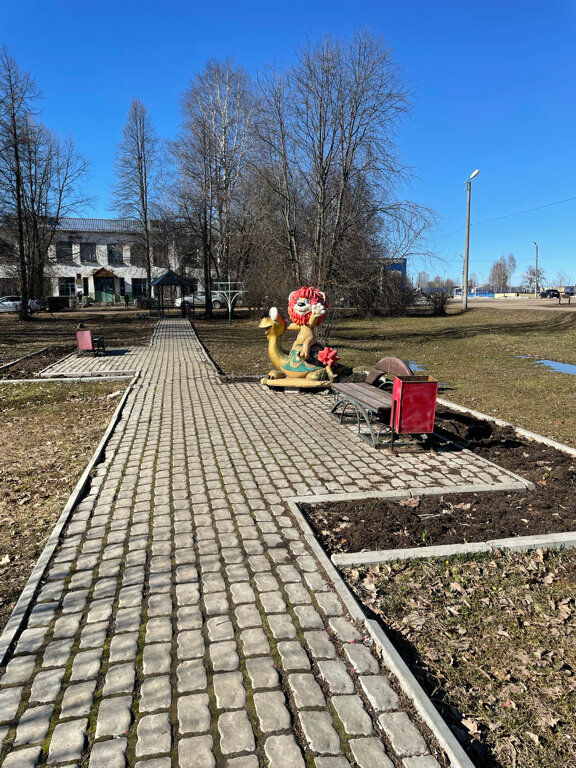 Park, sokak heykeli Львёнок и черепаха, Kirovskaya oblastı, foto