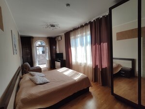 Guest Apart Hotel (улица Свердлова No:27А, Ялта), otel  Yalta'dan