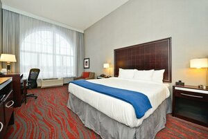 Holiday Inn Express & Suites Utica (New York, Oneida County, Utica), otel  Utica'dan
