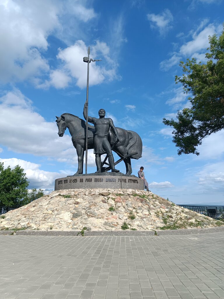 Anıt, heykel Pioneer, Penza, foto