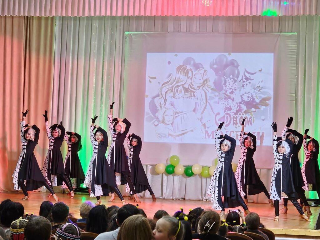 Çocuk ve gençlik merkezleri Дворец Творчества, Uçaly, foto