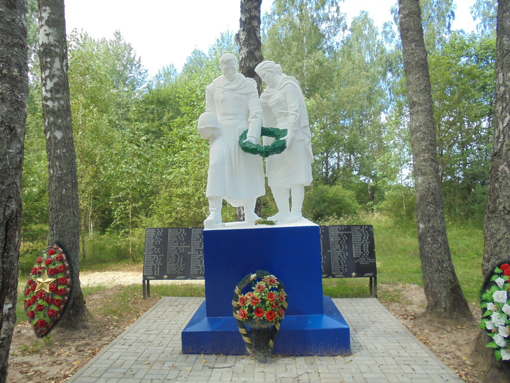 Anıt, heykel Братская могила, Kalujskaya oblastı, foto