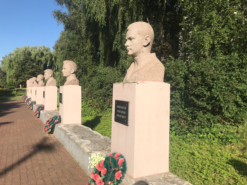 Anıt, heykel Бюст Лишакову Г.И., Trubçevsk, foto