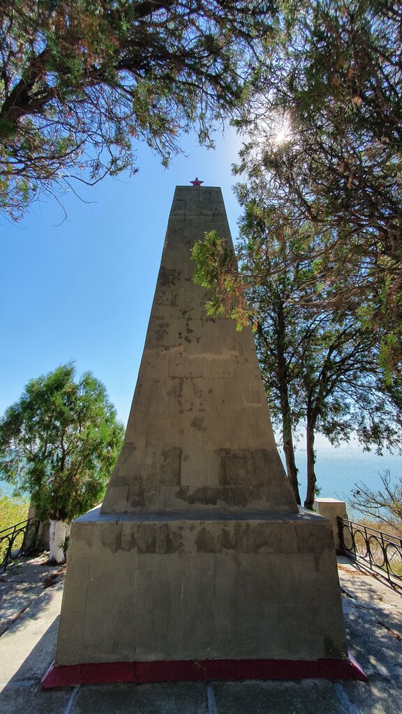 Anıt, heykel Братская могила советских воинов 1943-1944 гг., Kerç, foto