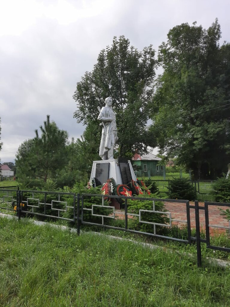 Anıt, heykel Братская могила, Krasnodarski krayı, foto