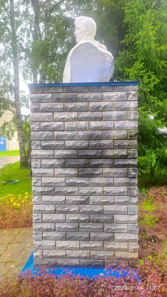 Anıt, heykel Герой Советского Союза Ю.В. Смирнов, Lyskovo, foto