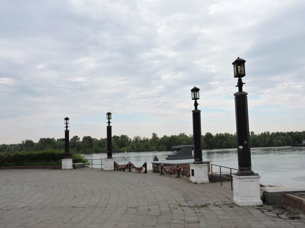 Anıt, heykel Памятный знак Омская крепость, Omsk, foto