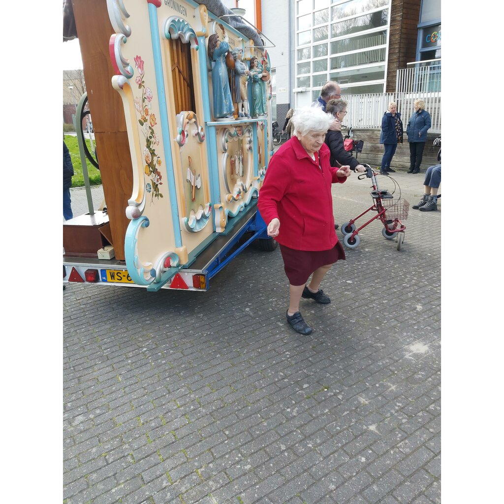 Müzik enstrumanların tamiri A H Diekstra Draaiorgelverhuurbedrijf, Groningen, foto