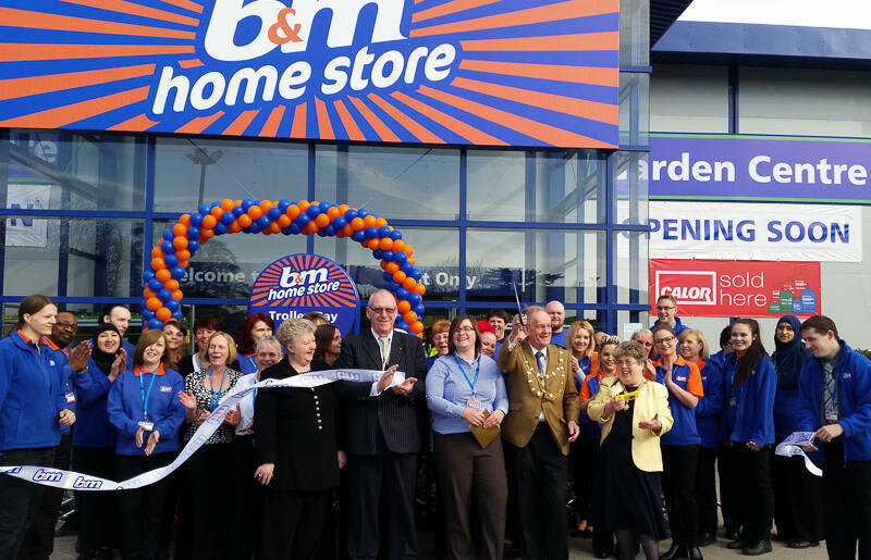 i̇ndirim ve fırsat sistemleri B&m Home Store with Garden Centre, İngiltere, foto