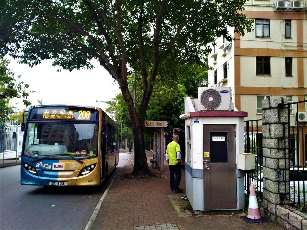 Toplu taşıma durağı Broadcast Drive Bus Terminus, Kowloon, foto