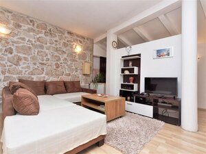 Apartment Julija (Šibenik-Knin County, Vodice, Vodice), otel