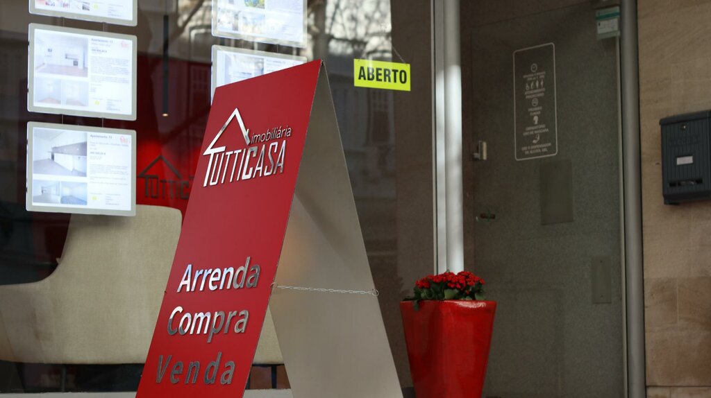 Arazi dizisi Tutticasa Imobiliária, Lizbon, foto
