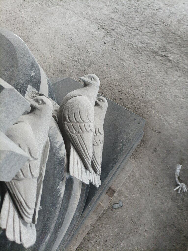 Heykel ve mezarlık taşı üreticileri Granit venev, Veniov, foto