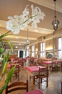 Hotel du Rhône (Rue de Paris No:8, Vichy), otel  Vichy'den