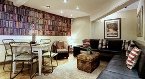 Darwin's Kitchen (15 Saint Mary's Street,Shrewsbury,Shropshire SY1 1EQ,), otel  Shrewsbury'den