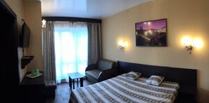Guest house Chernomorskaya 2 (Черноморская набережная No:2К, Феодосия), otel  Feodosya'dan (Kefe'den)