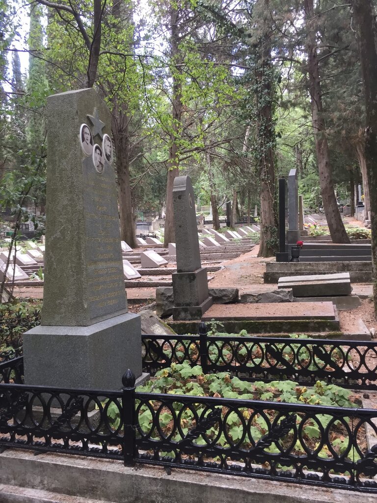 Anıt, heykel Братская могила подпольщиков, Kırım Cumhuriyeti, foto